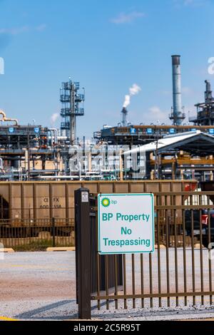 BP oil pipes pipelines oil refinery at Hamble and Fawley marine ...