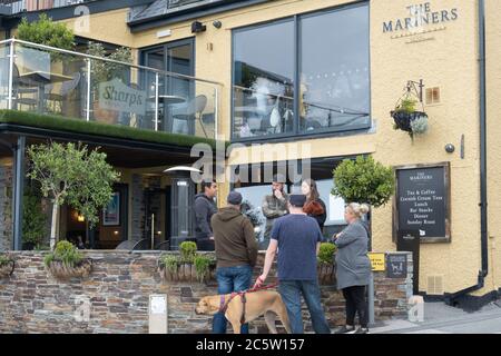 The Mariners Pub Rock Stock Photo - Alamy