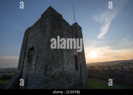Clitheroe castle on a warm summer evening. Small Norman castle in the ...