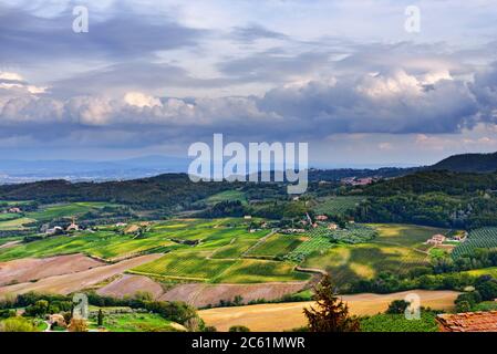 Idyllic rural Tuscan landscape near Pienza, Vall d'Orcia Italy, Europe ...