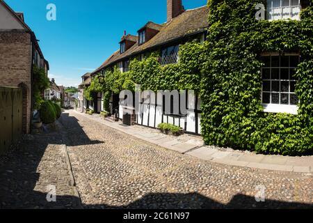 Historical old English town, Rye. Narrow lane, Mermaid st, with terrace ...
