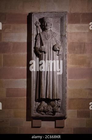 Tomb of the Salian dynasty, crypt, largest Romanesque columned hall in ...