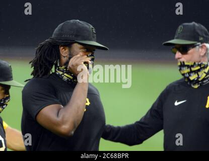 Pittsburgh Pirates Josh Bell adjusts his mask as he participates in the ...