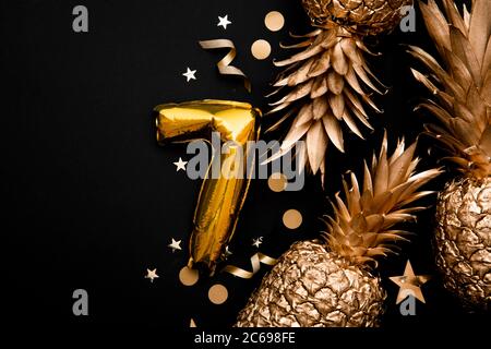 Happy 7th birthday gold balloon greeting background. 3D Rendering Stock ...