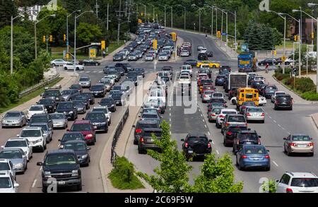 Toronto Canada heavy traffic on Highway 401 Stock Photo - Alamy