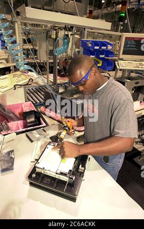 Austin, Texas USA, 13JUL00: Server manufacturing process at Dell ...