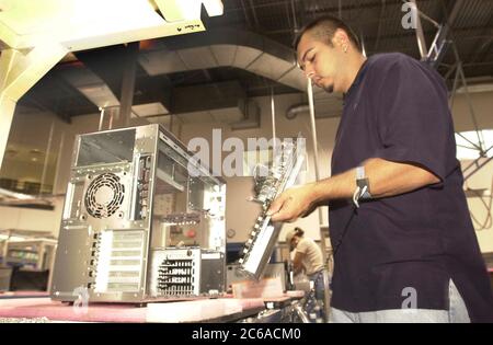 Austin, Texas USA, 13JUL00: Server manufacturing process at Dell ...