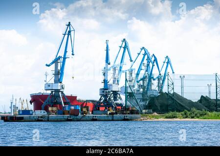 Coal loading at a bunker ship in port Stock Photo - Alamy