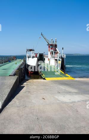 The MV Loch Ranza Ferry docked at the Island of Gigha from Tayinloan ...