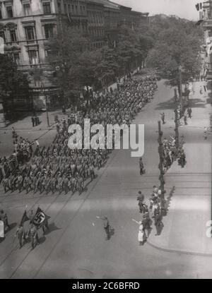 Deployment 1. Shark Heinrich Hoffmann Photographs 1934 Adolf Hitler's ...