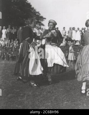 Traditional costumes and folk dance Heinrich Hoffmann Photographs 1934 ...