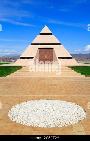 Pyramid at the Center of the World Museum, Felicity, California, USA ...