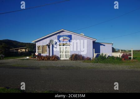 Mokihinui tavern. Alternative Te Araroa Trail route. Mokihinui. South ...