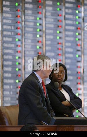 Texas House Speaker Tom Craddick, R-Midland, left, and Lt. Gov. David ...