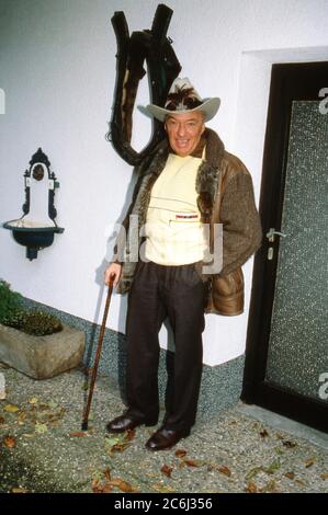 Heinz Schenk, deutscher Showmaster, Schauspieler und Sänger, bereitet ...