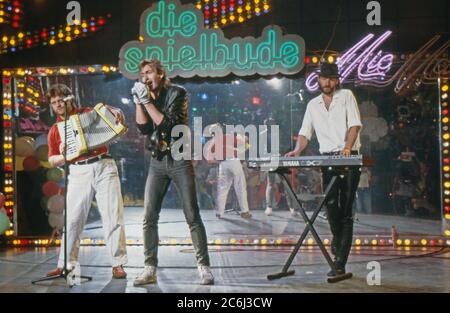 Clowns & Helden (mit Sänger Carsten Pape) on 11.03.1987. | usage ...