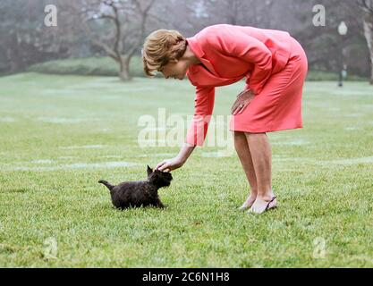 Visit with Miss. Beazley. Laura Bush Stock Photo - Alamy