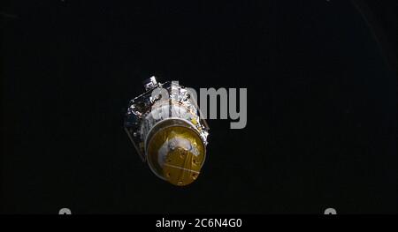 Chandra X-ray Observatory inside the Space Shuttle payload bay Stock ...
