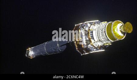 Chandra X-ray Observatory inside the Space Shuttle payload bay Stock ...