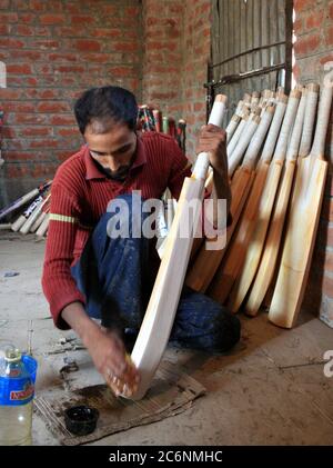 Cricket bat manufacturing in Kashmir, India Stock Photo - Alamy