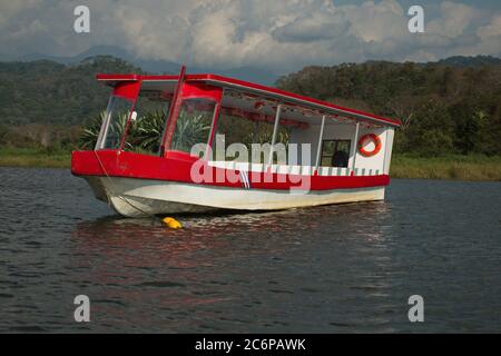 Excursion by boat on the Rio Tarcoles near Tarcoles in Costa Rica Stock ...