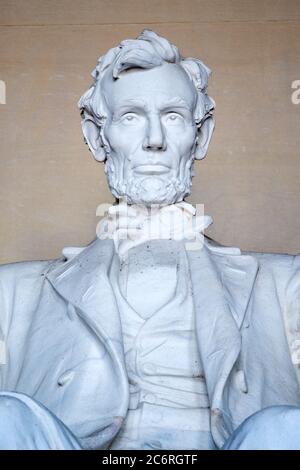 Abraham Lincoln statue, by Daniel Chester French, Lincoln Memorial ...
