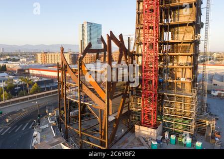(W)rapper tower with its curved structural exoskeleton by architect ...