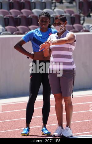 Southern California Trojans coach Caryl Smith Gilbert reacts during a ...