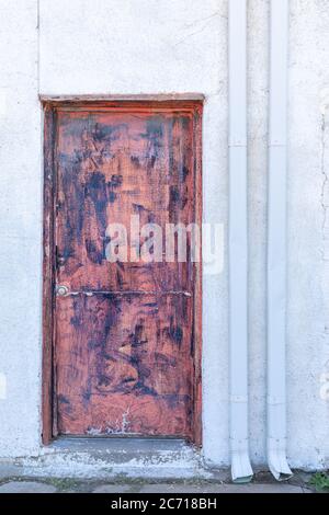 old rusty door, abandoned building closed door Stock Photo - Alamy