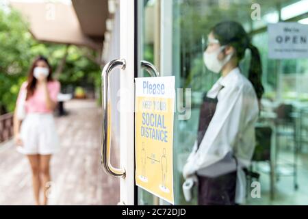 reopen sign, restaurant or cafe ready to service after corona lockdown ...