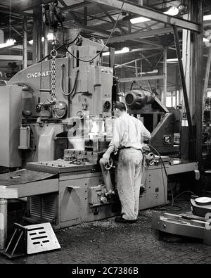 1960s INDUSTRIAL MACHINIST WORKING MAN USING VERTICAL MILLING MACHINE ...