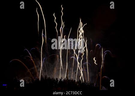 Fireworks, festivities, finale, 4th of July, Independence Day, Guy ...