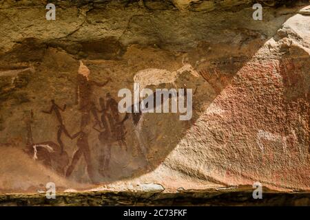 Drakensberg, "Battle Cave" rock art site, bushman rock paintings ...