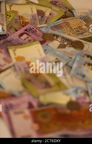 Syrian pound banknotes Stock Photo - Alamy