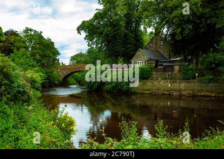 Pub and bridge over River Esk in village of Lealholm in North York ...