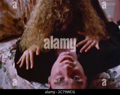 THE EXPERTS (1989) JOHN TRAVOLTA, KELLY PRESTON EXPT 001 Stock Photo ...