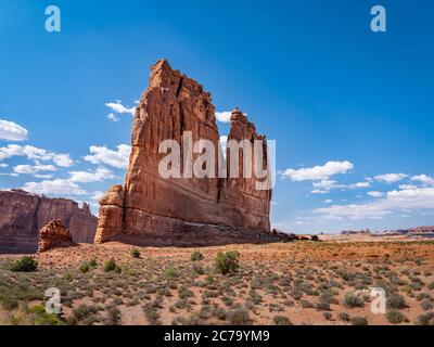 Courthouse Tower rock formation, Courthouse Towers Section, Arches ...