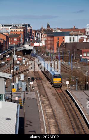 Chiltern Railways mainline train arriving at Birmingham Snow Hill with ...