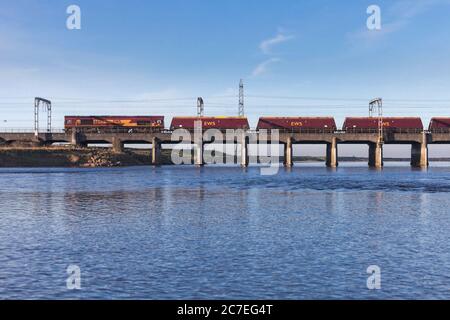 Class 66143 on coal train at Appleby in Westmorland, Settle to Carlisle ...