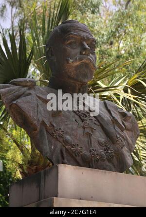 Monument to King George V, San Anton Gardens and Palace between the ...