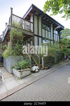 Timber framed houses in Walter Way Lewisham built on the Walter Segal ...