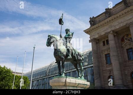 The bronze statue of Otto von Wittelsbach outside the Bavarian State Chancellery in Munich ...