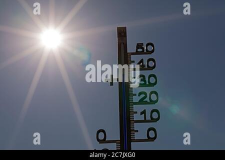 Outdoor thermometer, 37 degrees Celsius, symbol, climate change Stock ...