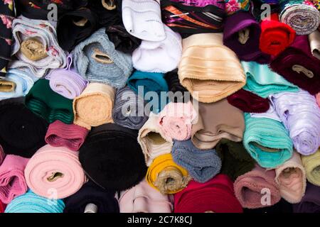 Fabricate silk and cloth on the shop shelf, multicolor and many pattern ...