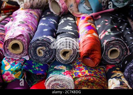 Fabricate silk and cloth on the shop shelf, multicolor and many pattern ...