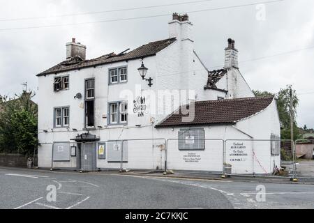 The Swan Inn, a closed pub (in July 2019) on Old Orchard in Poole town ...