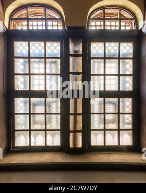 Old window in empty room Stock Photo - Alamy
