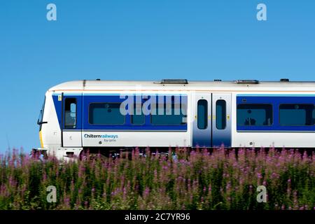 Chiltern Railways class 165 diesel train at London Marylebone with a ...