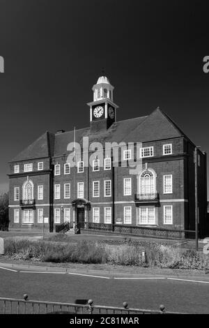 Letchworth Town Hall, Broadway Gardens, Letchworth Garden City ...