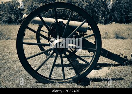 American Civil War: The slaughter pen at Gettysburg, dead soldiers in ...